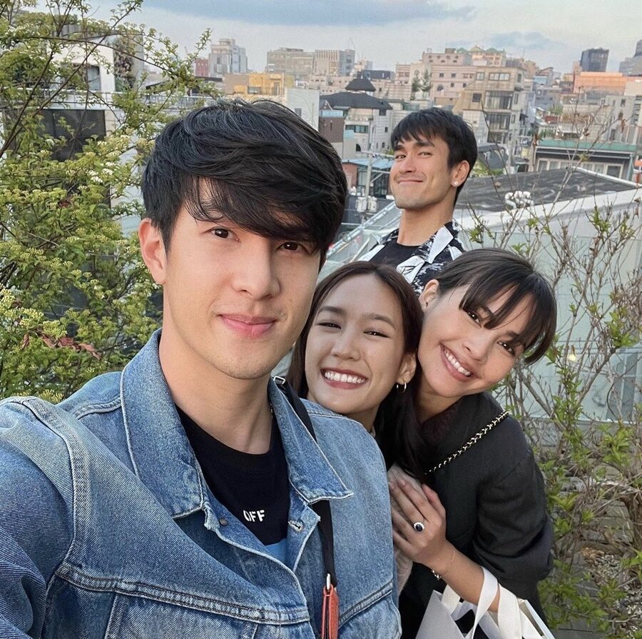 Showbiz Thái Lan có thêm cặp đôi bước qua ranh giới bạn bè sau 5 năm quen biết