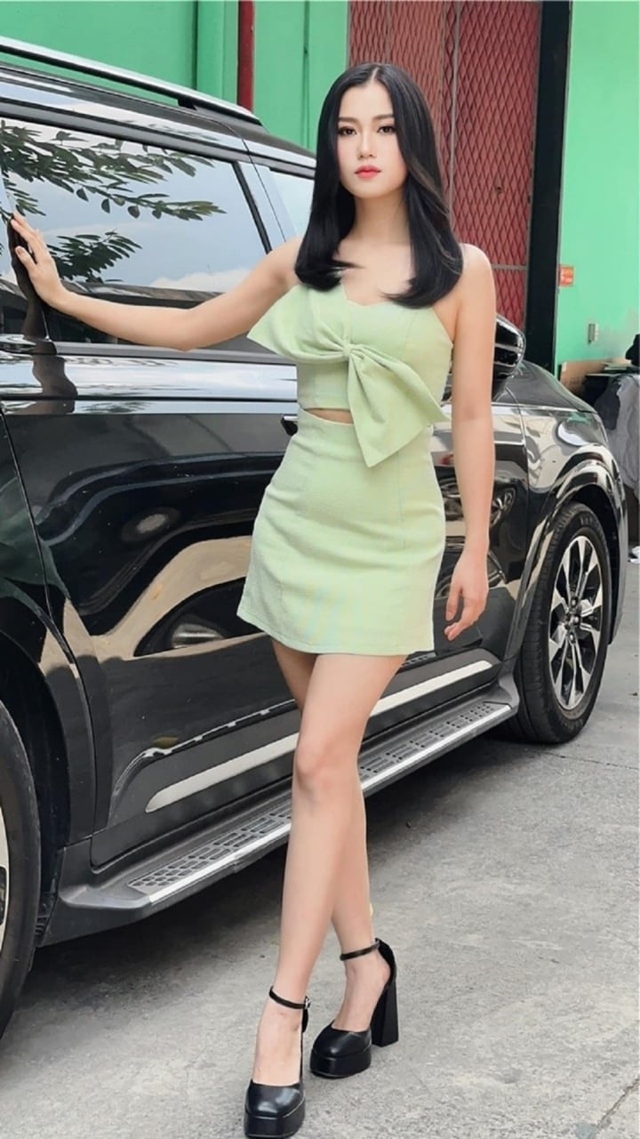 Nhan sắc ngày càng lạ của Lâm Vỹ Dạ