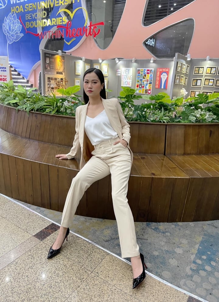 Nhan sắc ngày càng lạ của Lâm Vỹ Dạ