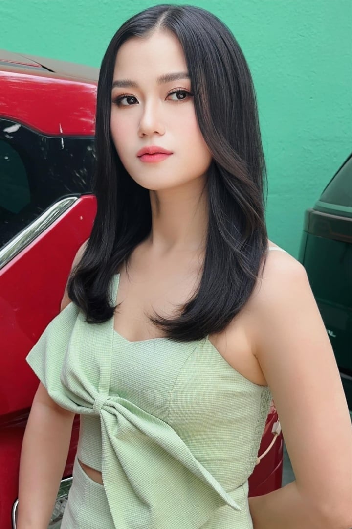 Nhan sắc ngày càng lạ của Lâm Vỹ Dạ