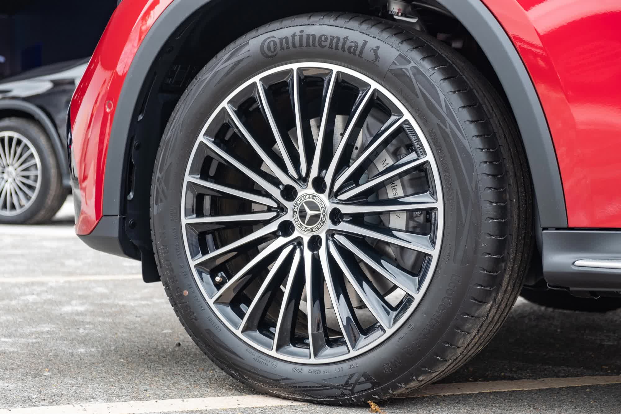 Tôi ngồi thử 2 bản Mercedes GLC 2023 vừa ra mắt Việt Nam: Cách âm tốt ...