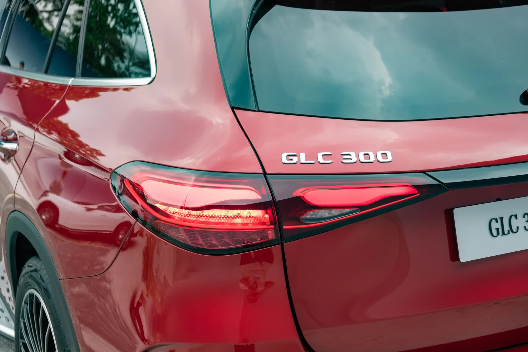 Tôi ngồi thử 2 bản Mercedes GLC 2023 vừa ra mắt Việt Nam: Cách âm tốt ...