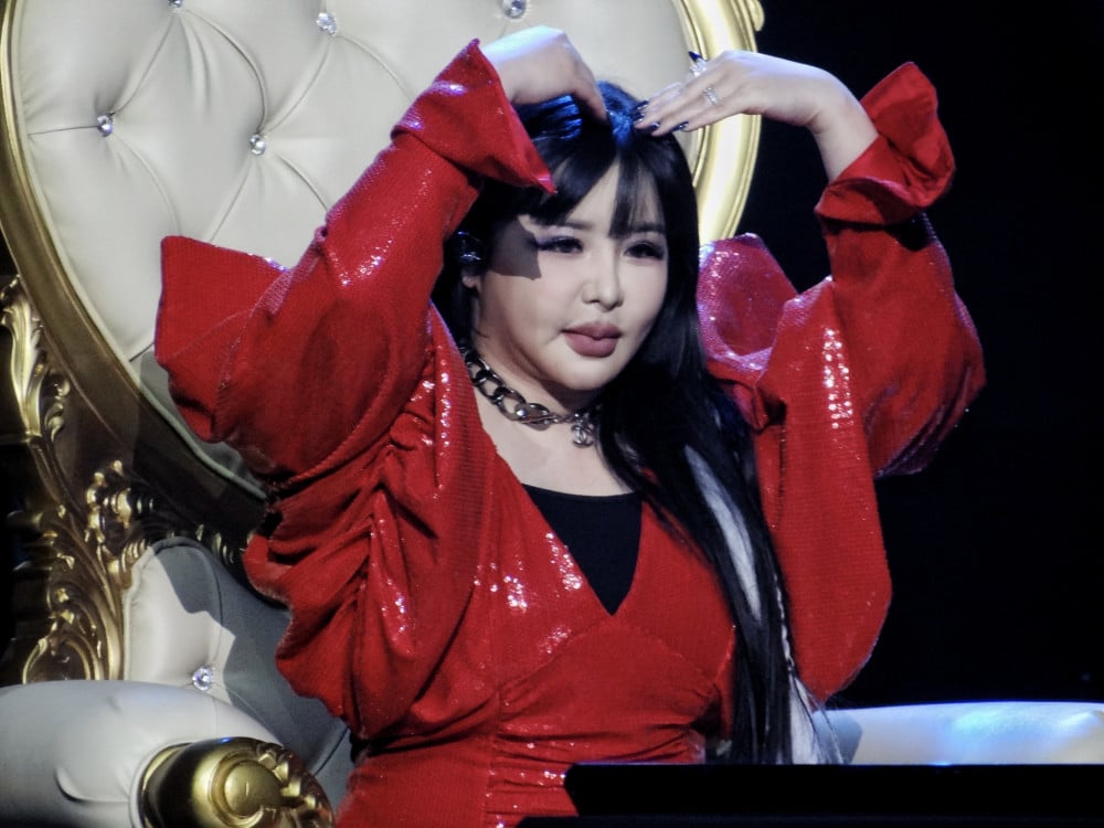 Park Bom (2NE1) tái hiện hit hơn 10 năm tuổi: Ngoại hình khác lạ còn ...