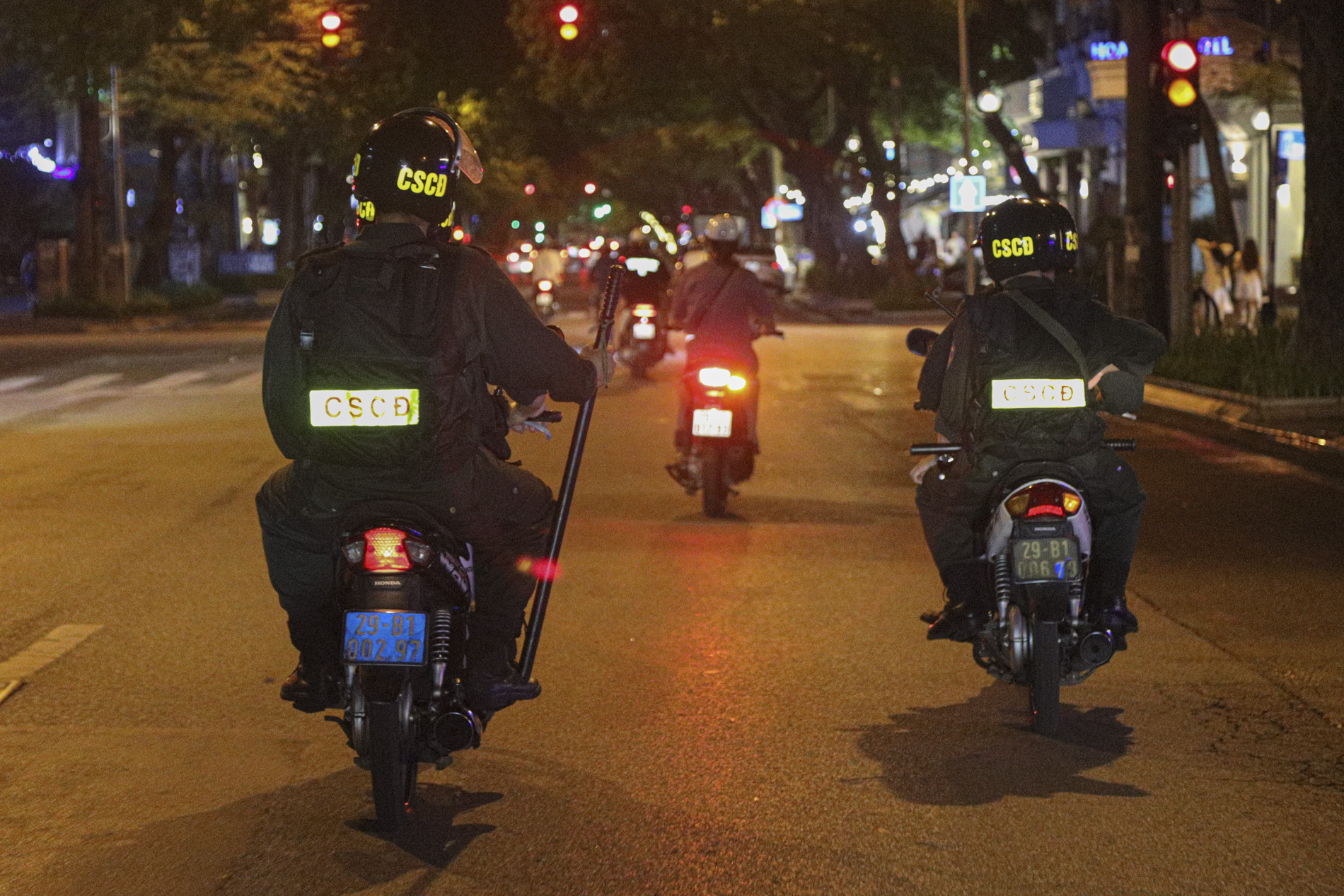 Xuyên đêm cùng lực lượng cảnh sát cơ động thủ đô: “Thức để cho người ...