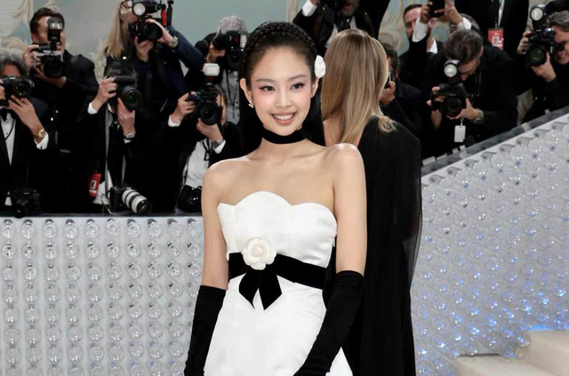 Jennie (BLACKPINK) đã sẵn sàng cho Emmy và Grammy?