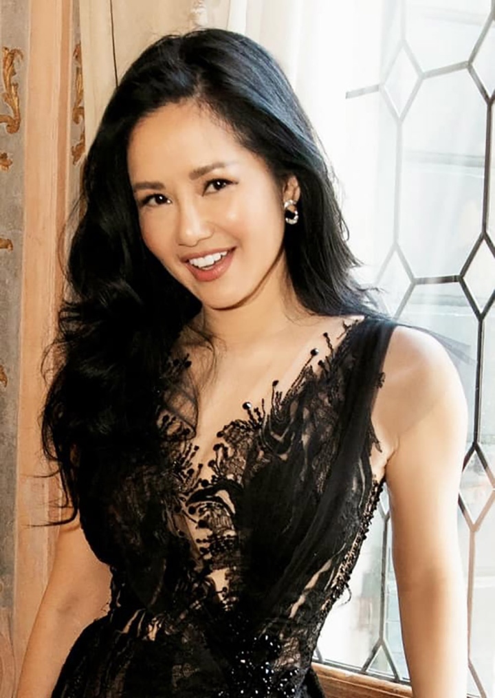 Sao Việt 22/6: Hoa hậu Mai Phương gợi cảm trên biển, Vân Dung khoe ảnh 3 tuổi