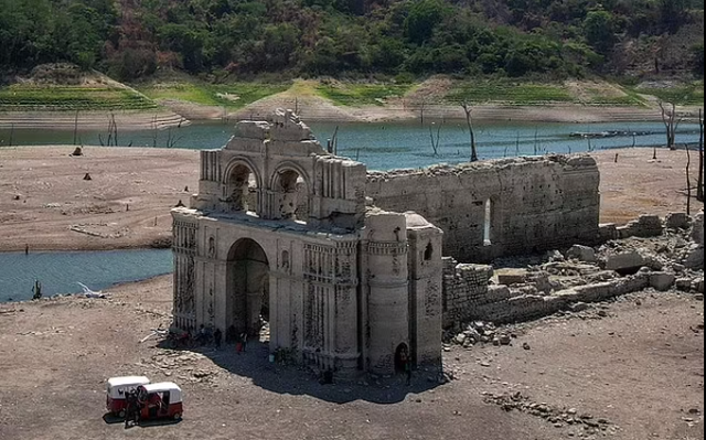 HẠN HÁO LỊCH SỬ, tin tức Mới nhất Hạn hán khiến hồ nước ngọt khô cạn ...