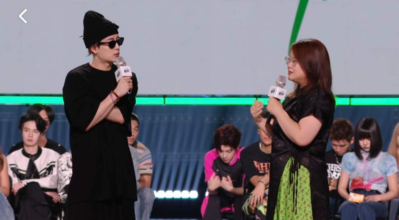 LyLy bất ngờ đại diện Việt Nam xuất hiện trên sóng quốc tế bên Jackson ...