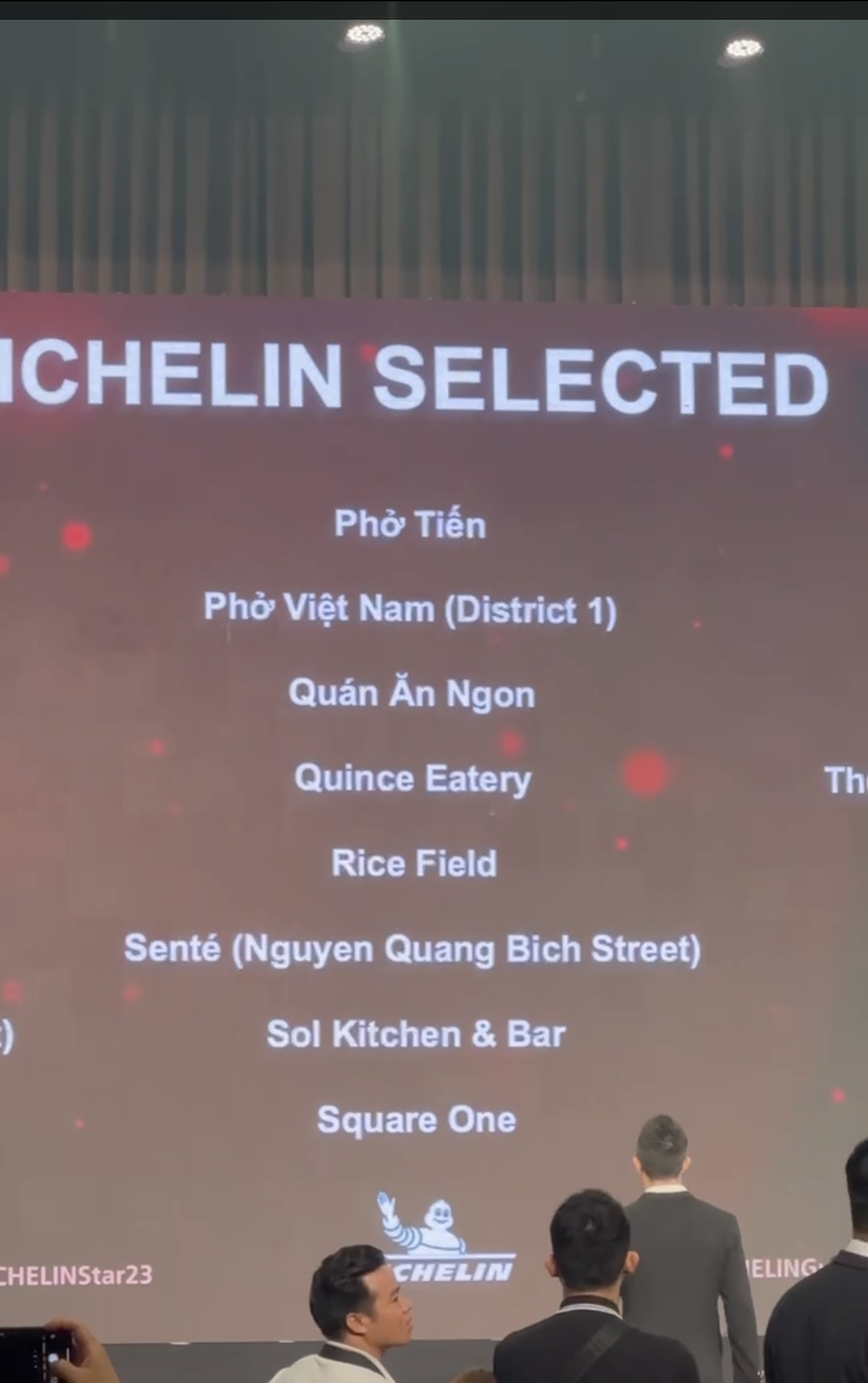 Chấn động: Loạt quán ăn đường phố Việt Nam có tên trong Michelin Guide, 4 nơi đoạt sao gây nhiều ...