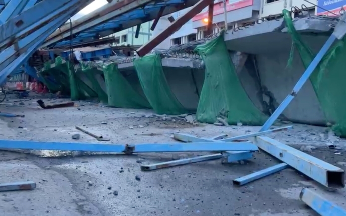 CẦU SỤP ĐỔ, tin tức Mới nhất Cầu sắt đổ sụp, nhiều ô tô bị vùi lấp dưới ...