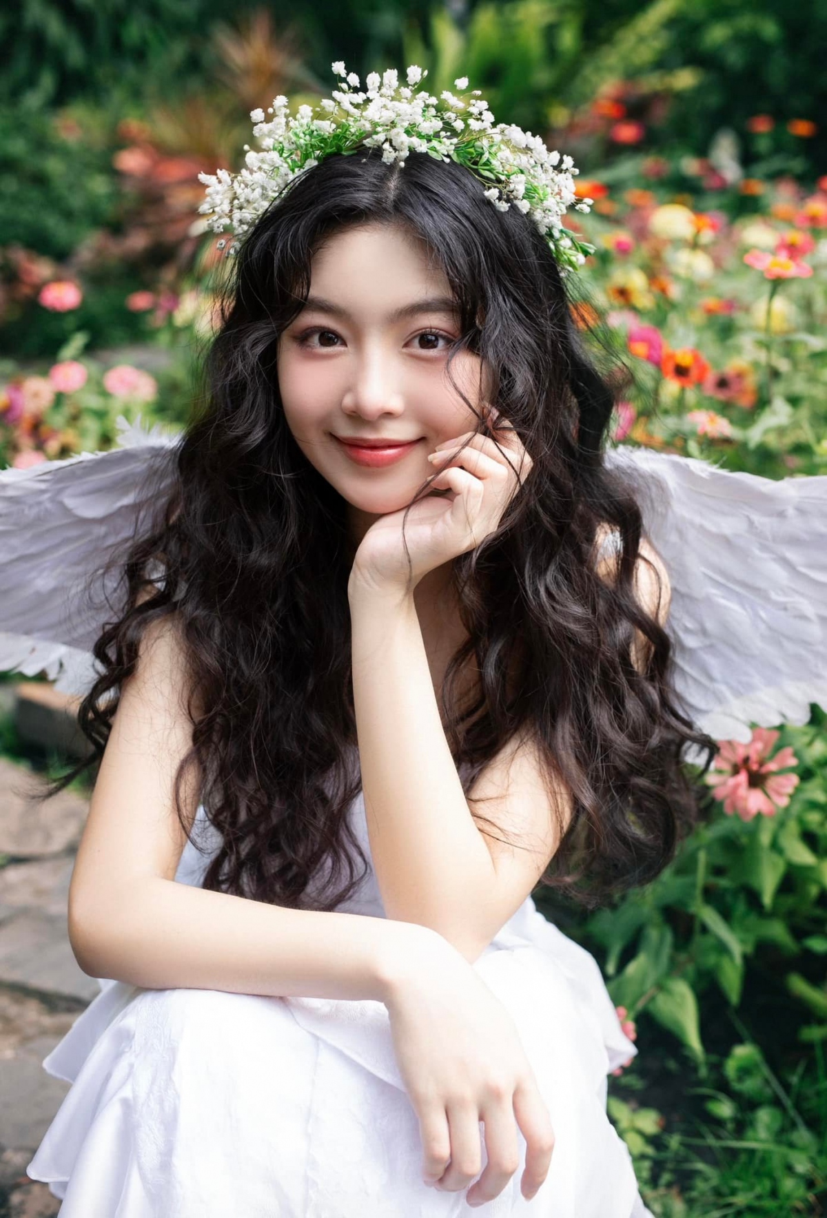 Lọ Lem - con gái MC Quyền Linh lọt vào ống kính "team qua đường", nhan sắc liệu còn lung linh ...