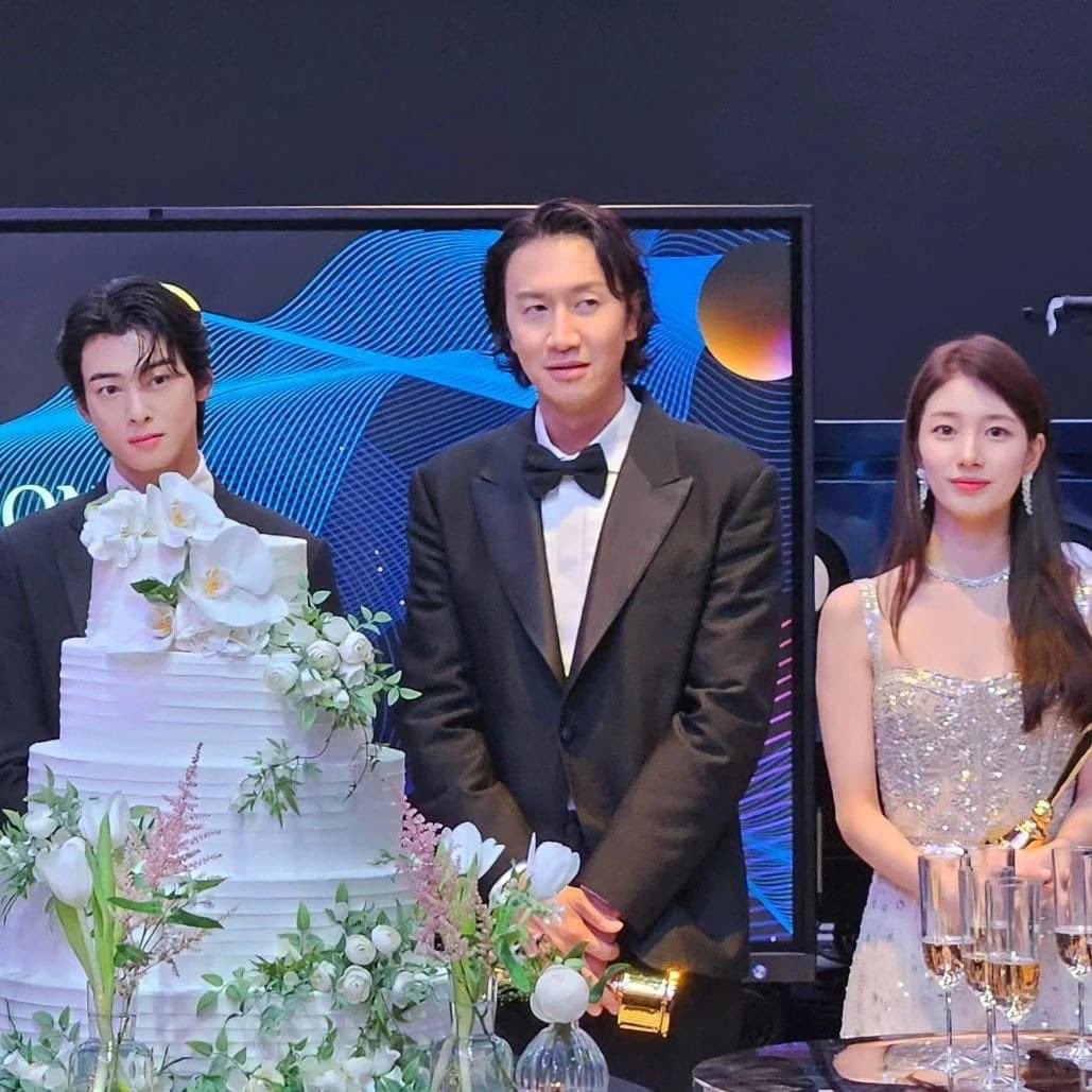 Biểu cảm của Lee Kwang Soo khi bị kẹp giữa 2 cực phẩm Suzy - Cha Eun ...