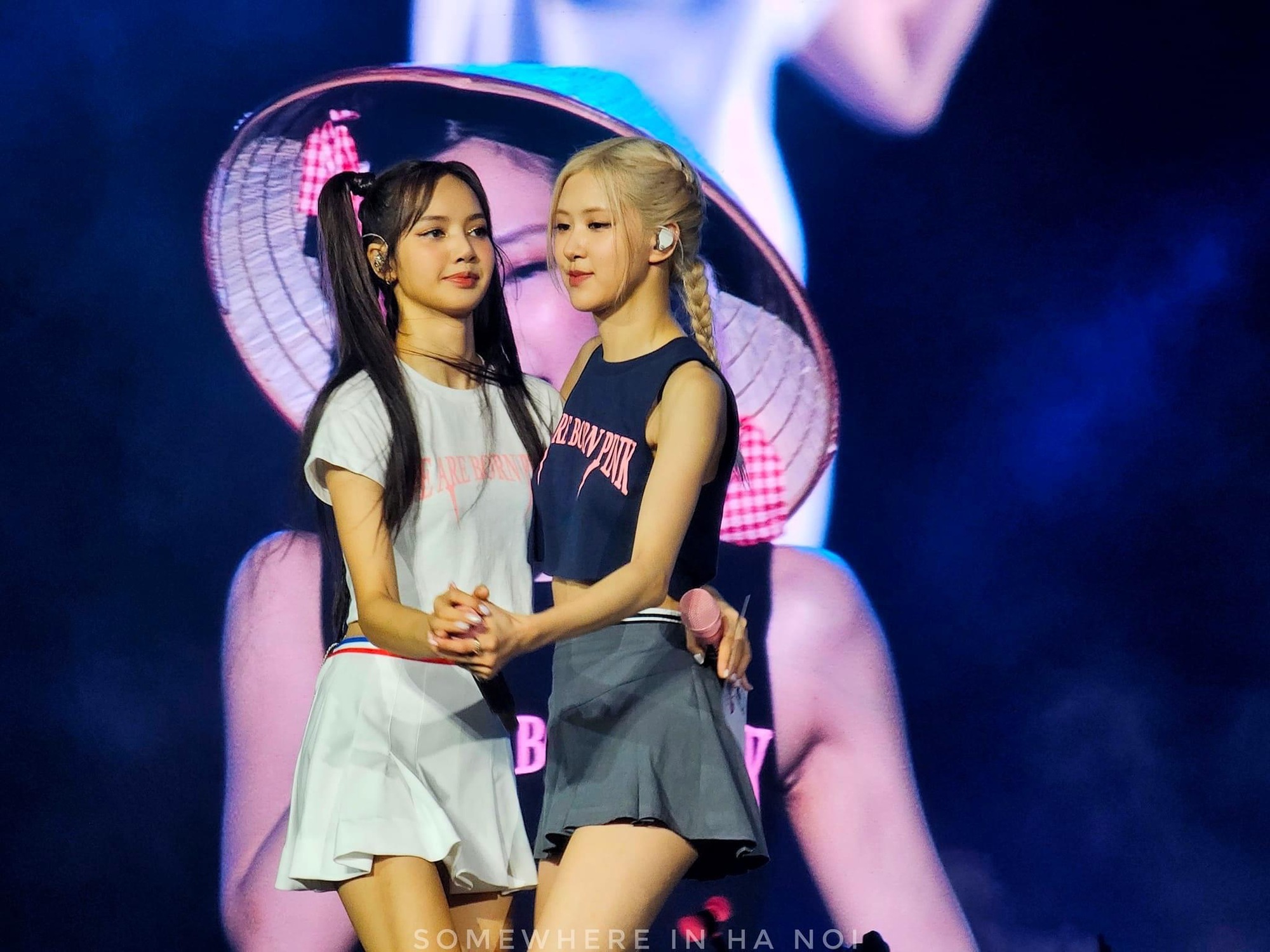 Khoảnh khắc đẹp nhất Born Pink Hà Nội ngày 1