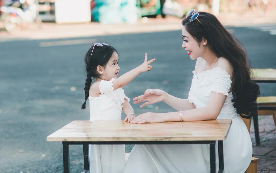 "Con buồn vì mẹ không giữ lời hứa": Những đứa trẻ bị tổn thương bởi ...