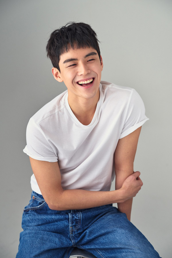 Kim Do Hoon đáng thương, bị dìm nhan sắc ở phim Hàn Moving