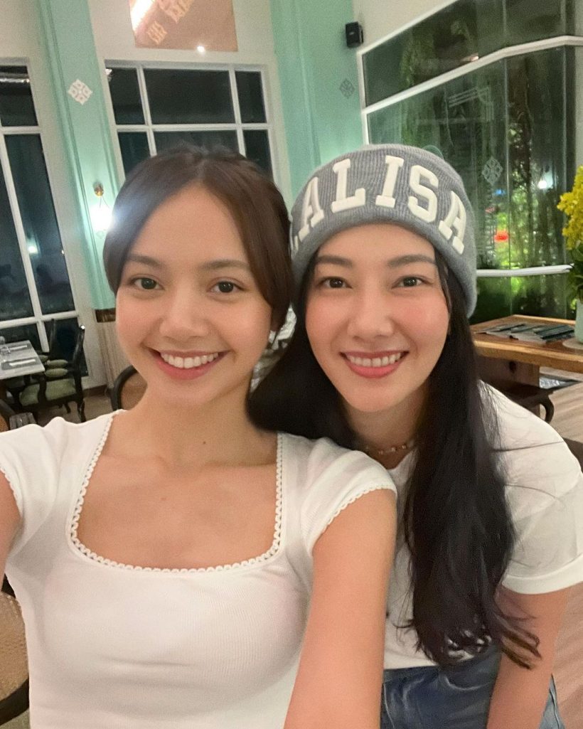 Lisa gây sốt với mặt mộc cực đỉnh, đọ nhan sắc không son phấn với "đệ ...