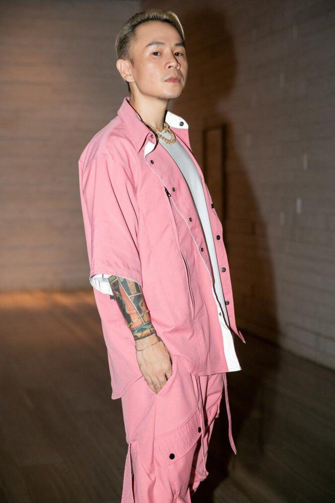 Binz tự đăng ảnh gầy gò ở sự kiện, sự thật thế nào?