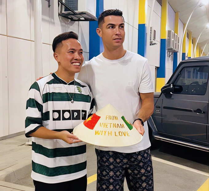 Gặp gỡ Ronaldo và đăng lên YouTube, vì sao vận động viên Việt không gây tranh cãi như Jack?