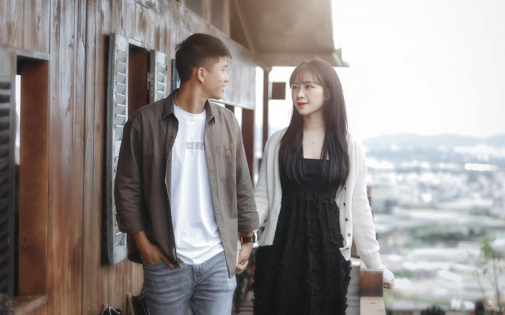 PHAN VĂN ĐỨC VÕ NHẬT LINH, tin tức Mới nhất Phan Văn Đức hé lộ sắp ra MV, tay trong tay với vợ ...