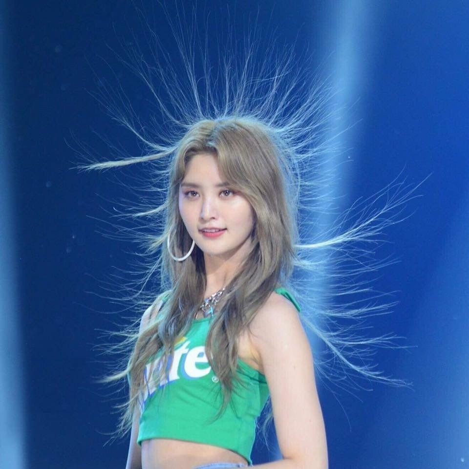 Huyền thoại "tóc nhảy" của Rosé từng khiến hội chị em "cười ná thở" với ...