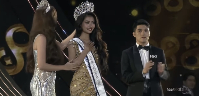 CEO Bảo Hoàng lộ biểu cảm thẫn thờ, bị netizen công kích khi Xuân Hạnh ...