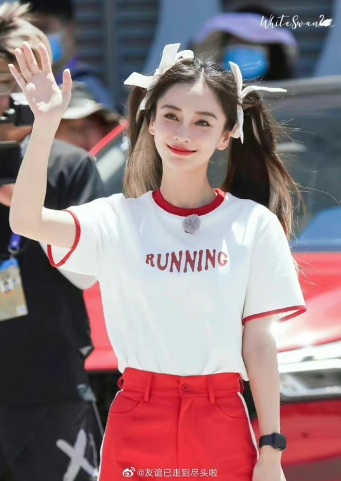 Rục rịch tái xuất hậu phong sát, Angelababy liền bị nhân viên Keep ...