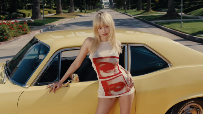 Jennie tóc vàng "chiến đét", hở bạo trong teaser MV Mantra