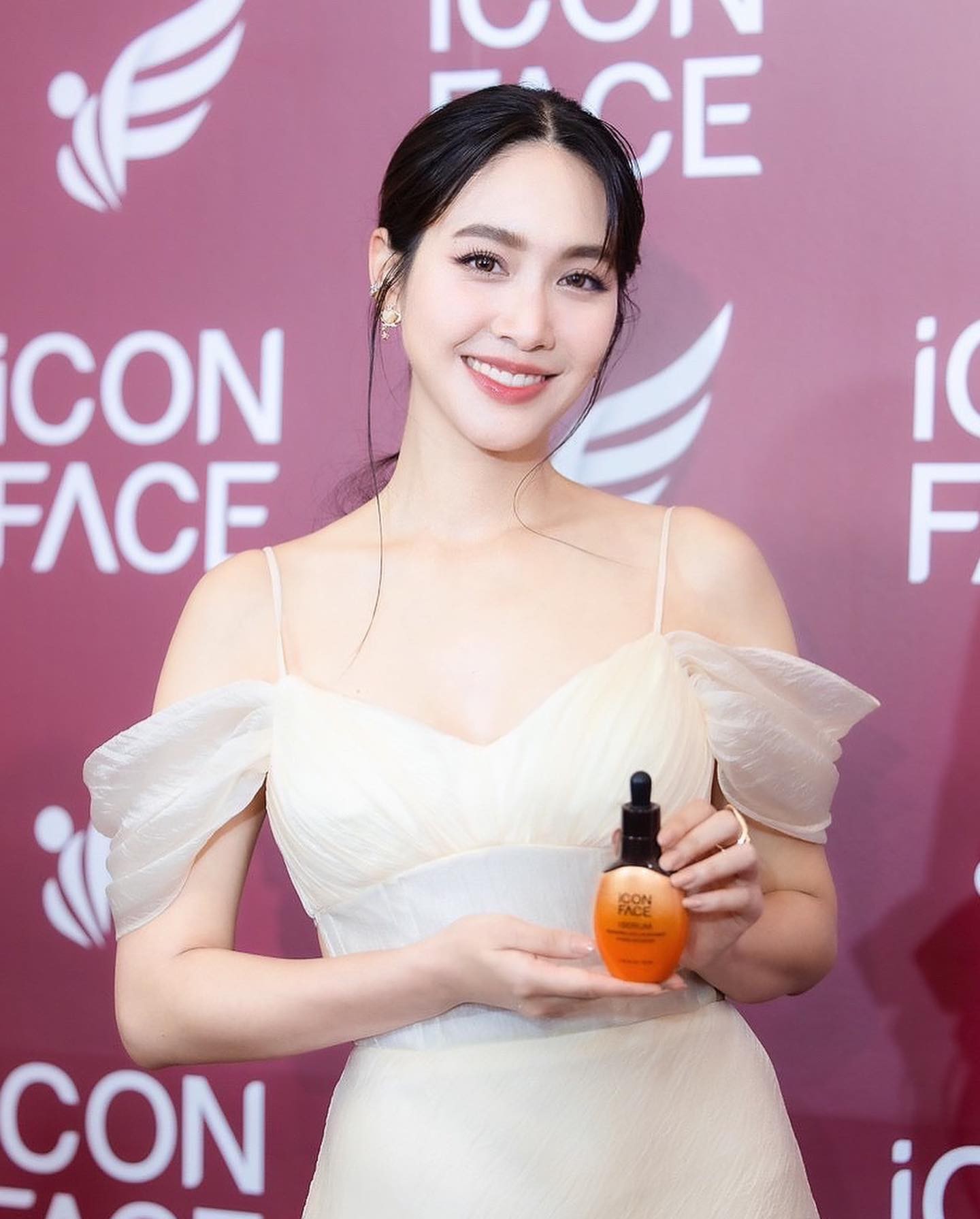 Nữ diễn viên vừa bị bắt: Làm giám đốc 9 công ty, bố là thị trưởng