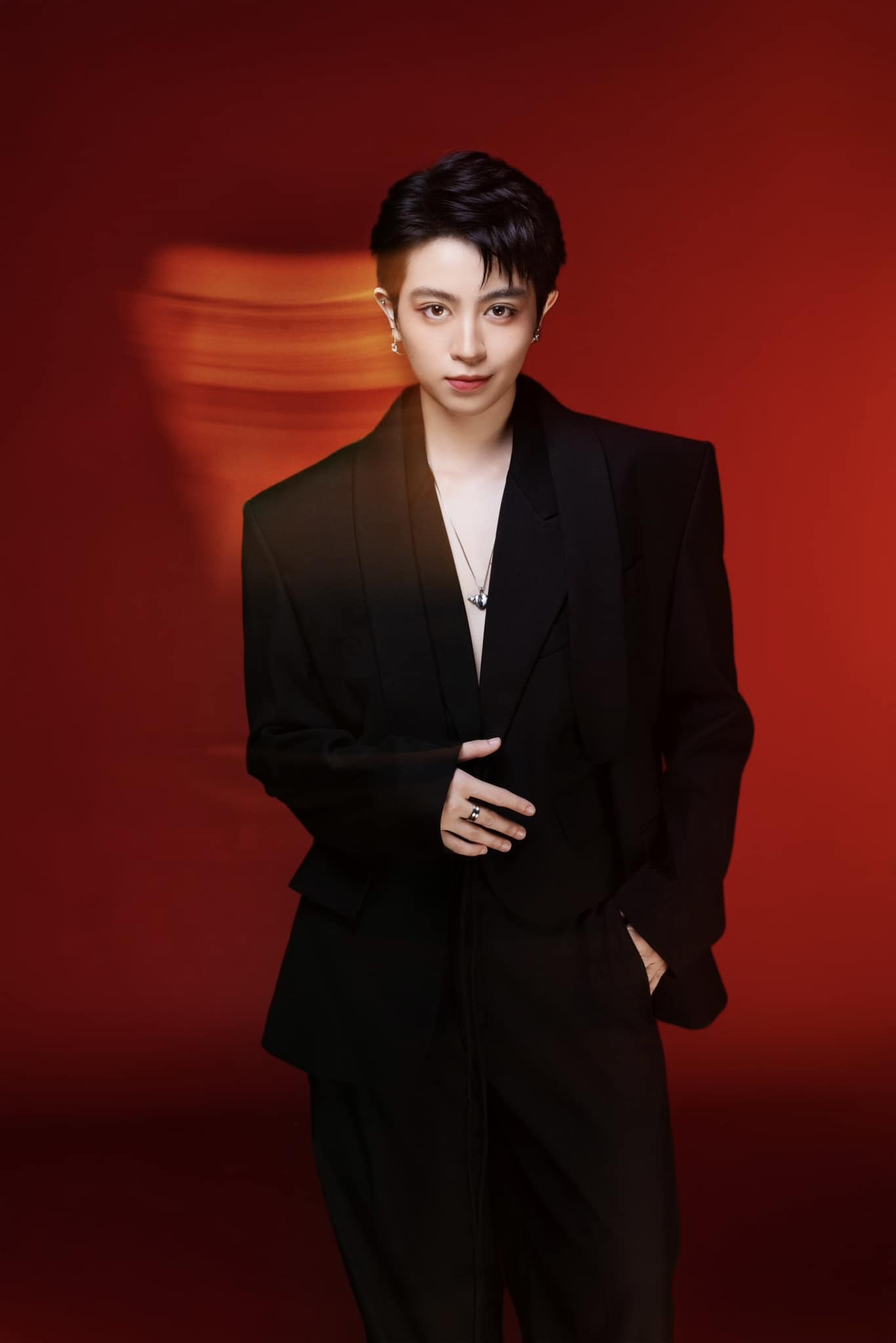 Dàn Chị đẹp vồ vập khi thấy Gil Lê vừa xuất hiện, một người có hành ...