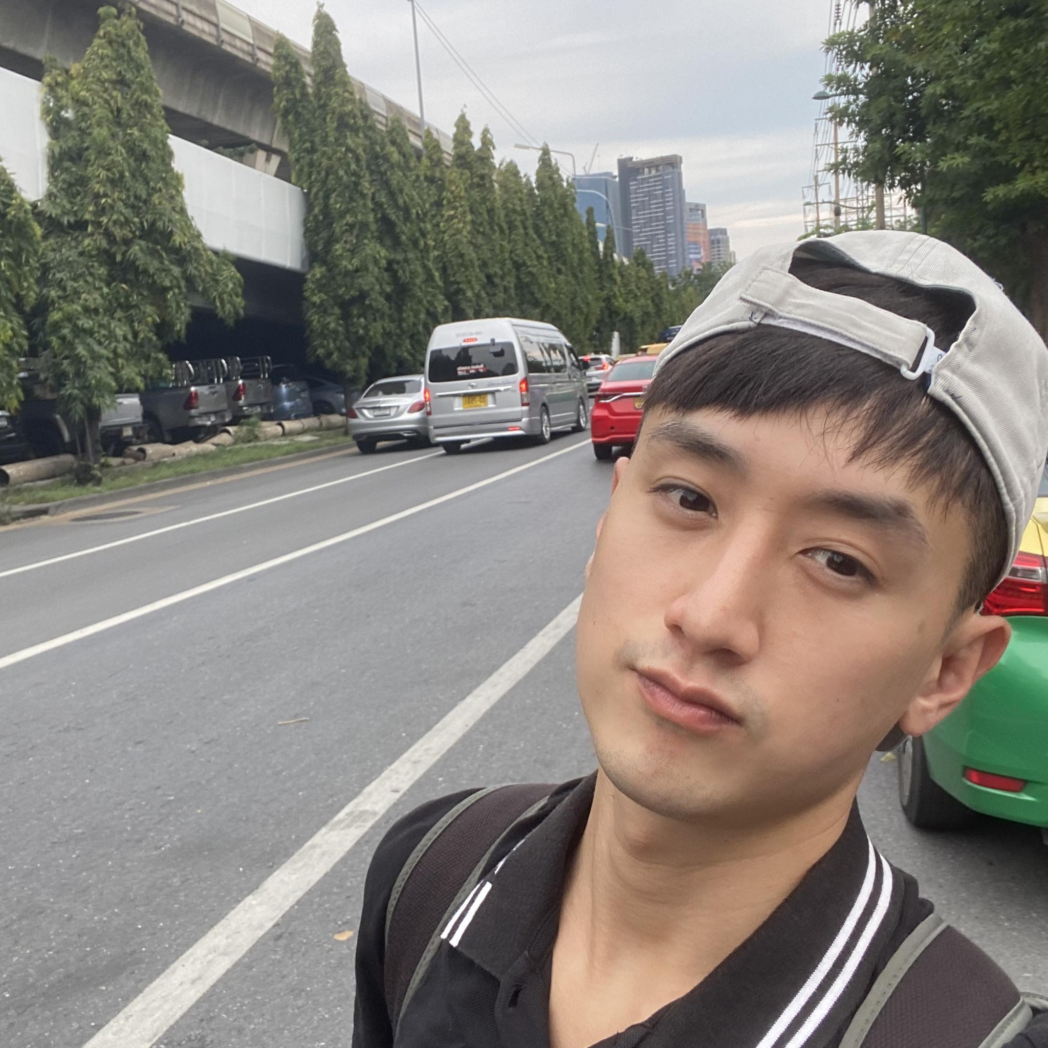 Sao nam bị HIV thông báo trở về Việt Nam, bật khóc vì 1 lý do