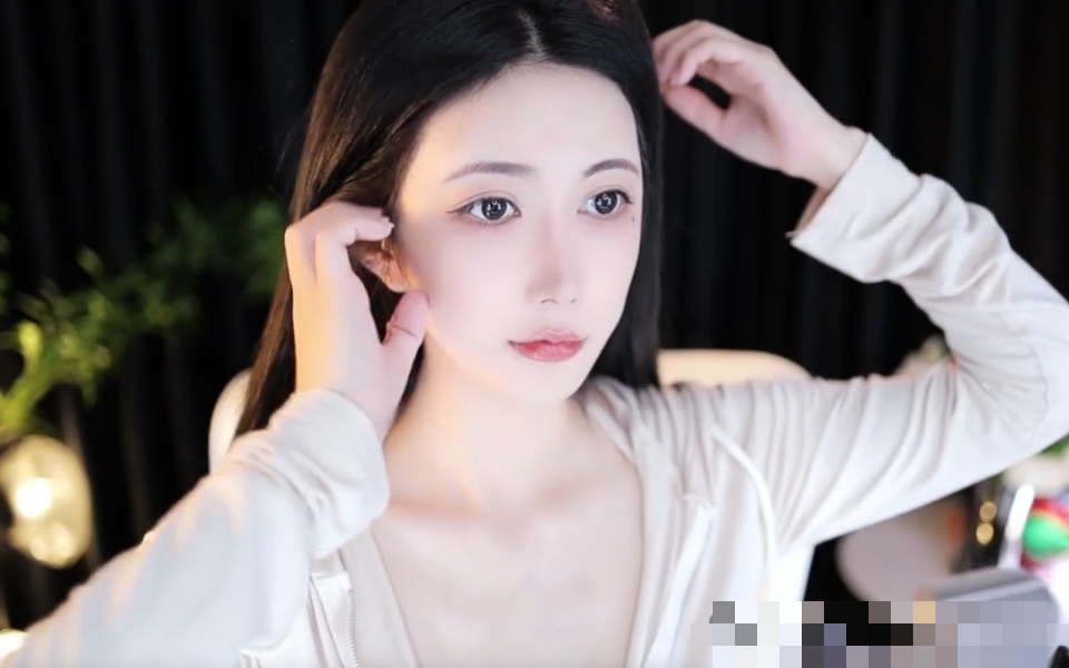 Nữ streamer xinh đẹp có dấu hiệu bất ổn: Làm hành động "dại dột" trên ...