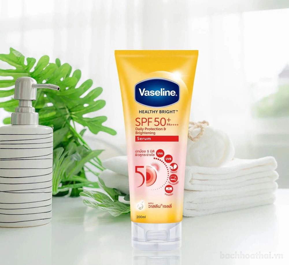 3 kem chống nắng được beauty editor ca tụng: Có loại bình dân giá chỉ ...