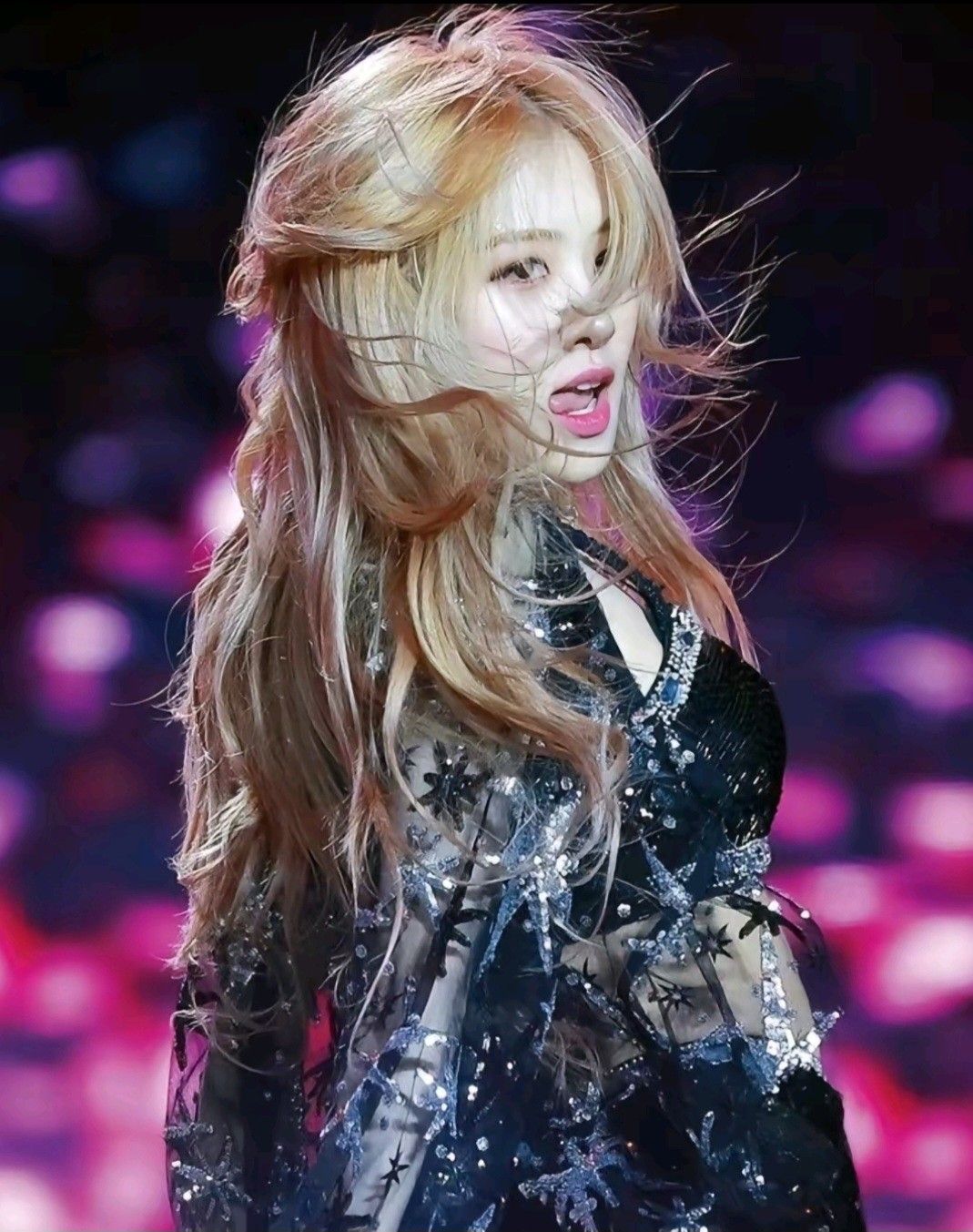 Rosé ẩn ý ngày đau khổ nhất đời chính là lúc trở thành "con gái thần gió"?