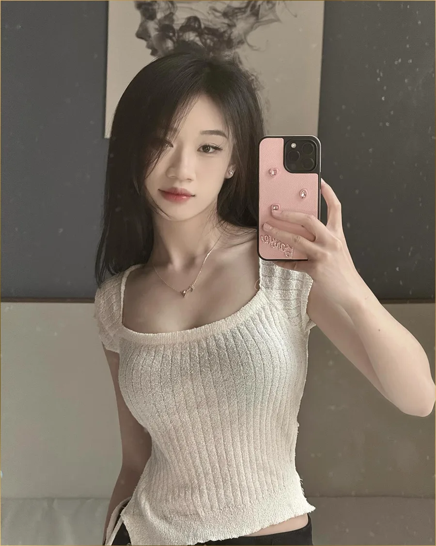 Cùng bị "bóc phốt", Quỳnh Alee có thái độ lấn lướt, khác hẳn đàn em mới nổi