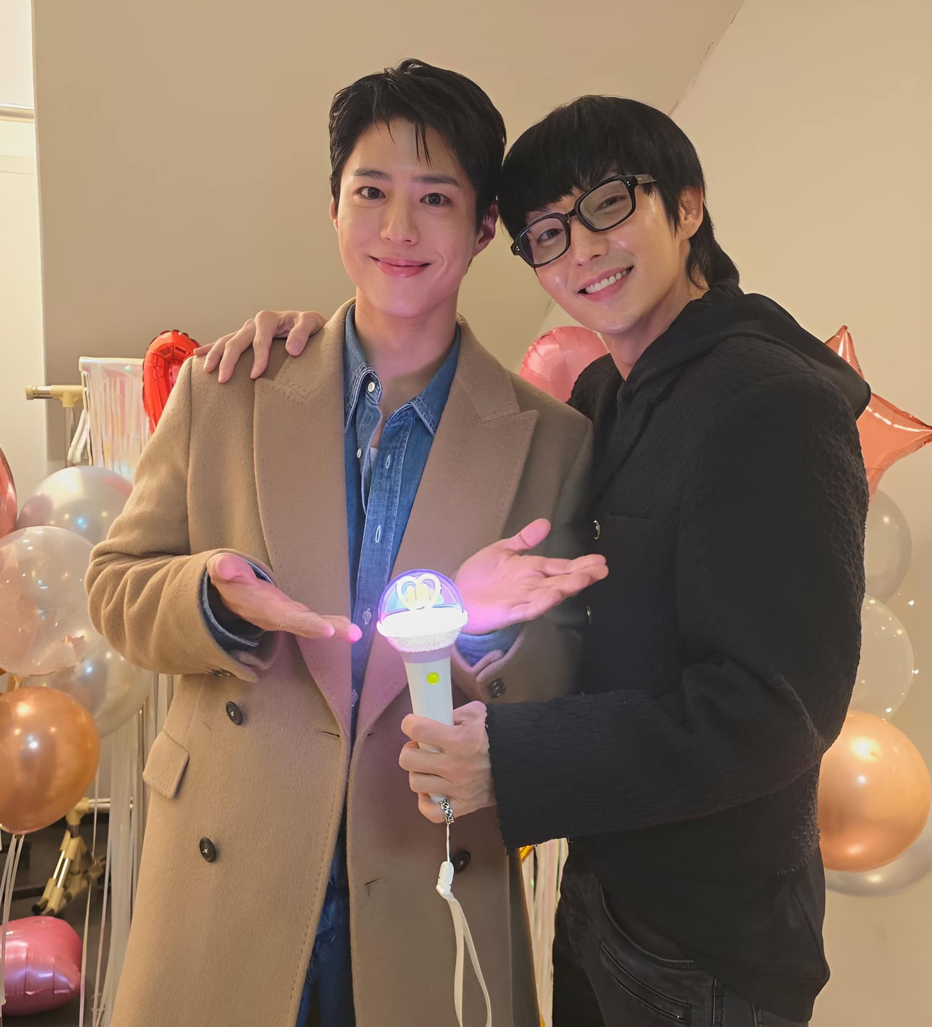 Concert IU like "male god conference": Kim Soo Hyun - Park Bo Gum ...