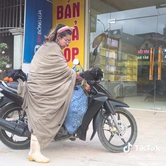 Công an truy tìm