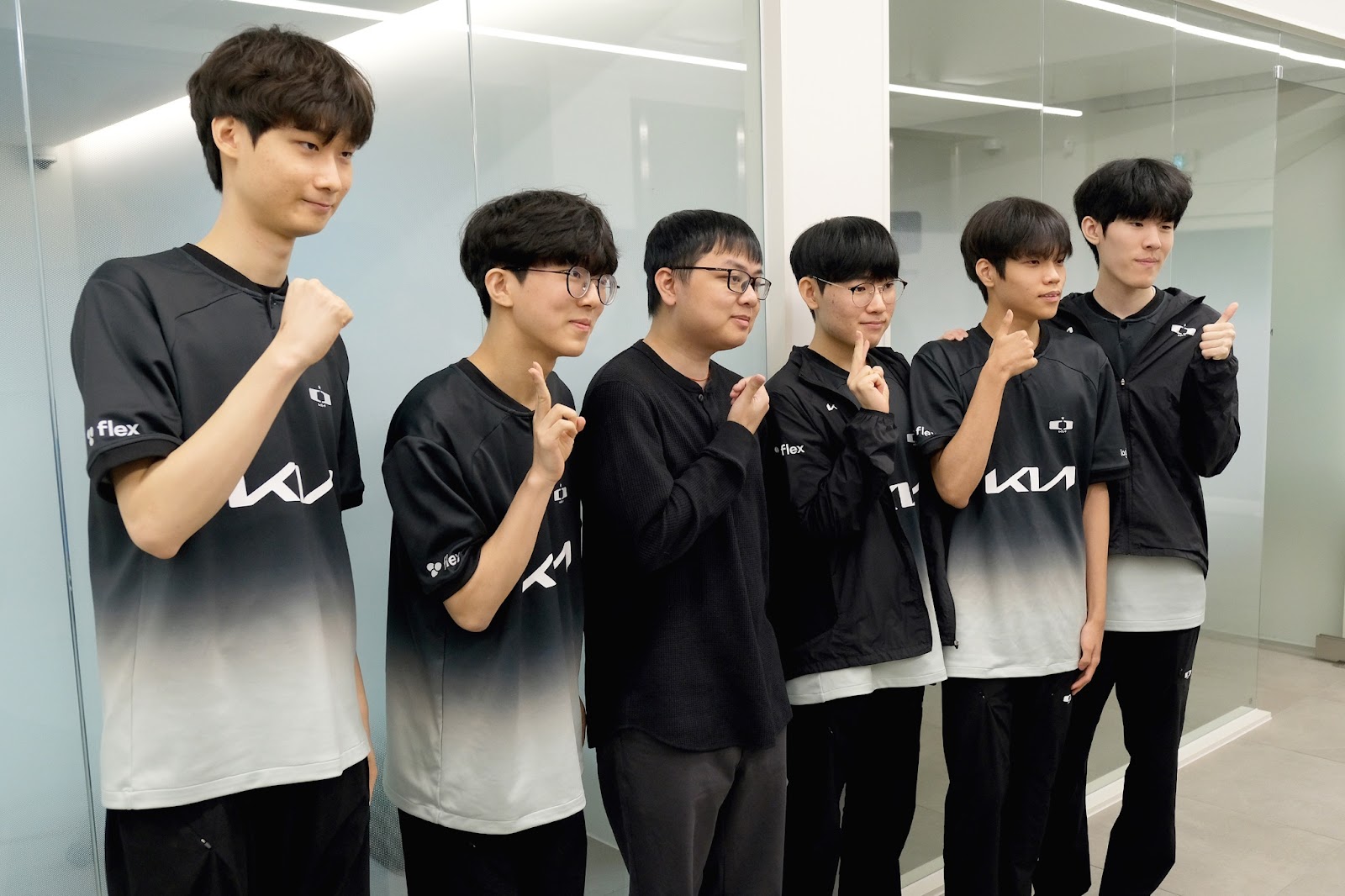 SofM chạm mặt ShowMaker với ký ức buồn, bất ngờ khi cả team trẻ Dplus KIA lại là “fan cứng” của ...