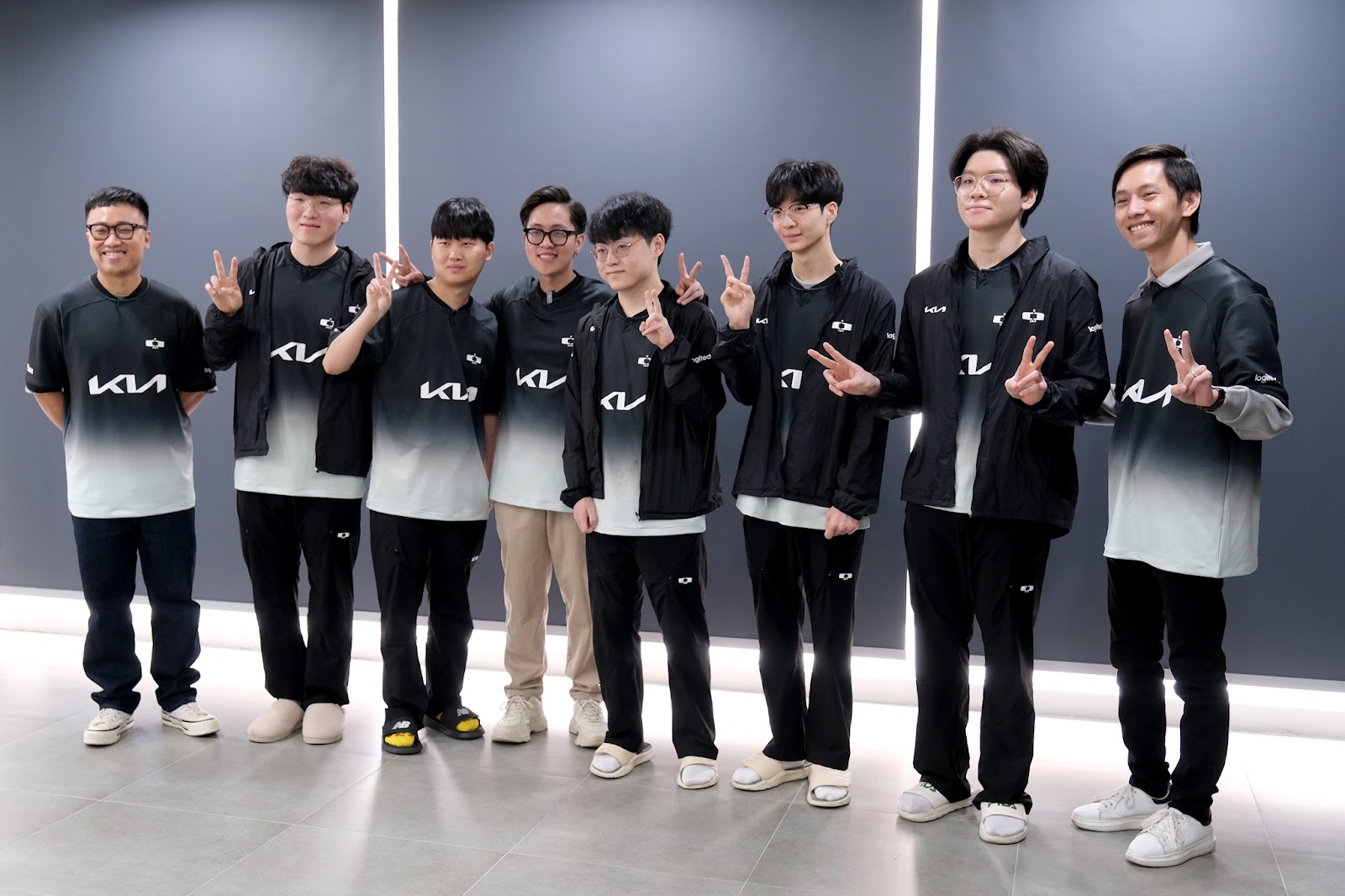 SofM chạm mặt ShowMaker với ký ức buồn, bất ngờ khi cả team trẻ Dplus KIA lại là “fan cứng” của ...