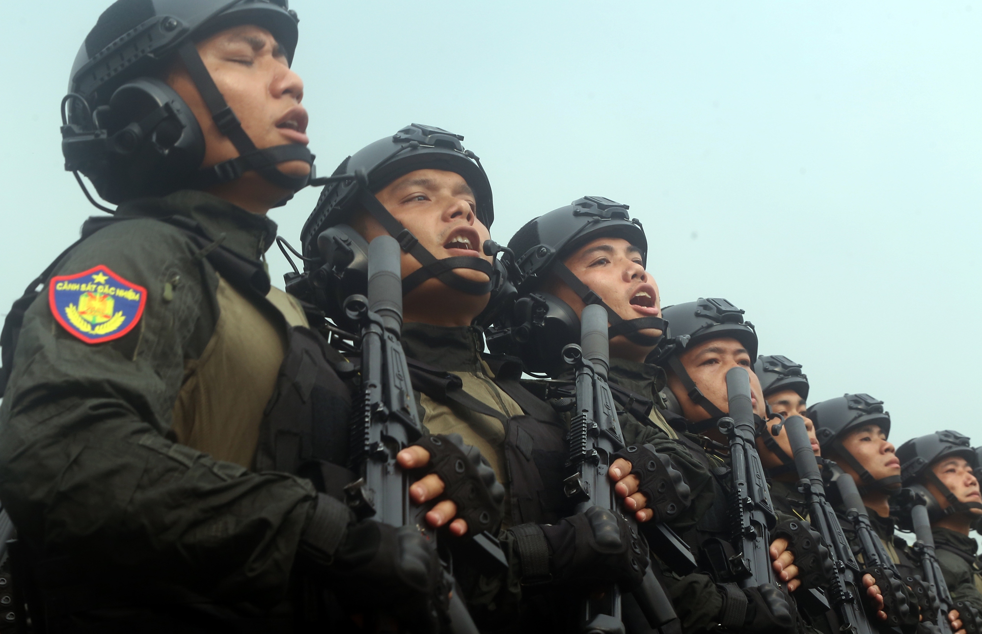 Hình ảnh chưa từng có trong lịch sử CSCĐ Việt Nam: 5.000 chiến sĩ, 100 ...