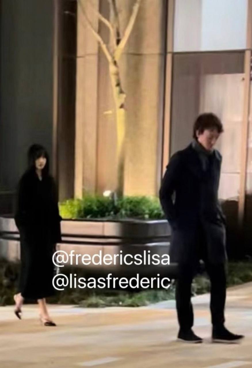 Lisa (BLACKPINK) tung hint làm album nhưng lại lộ bằng chứng hẹn hò bạn ...