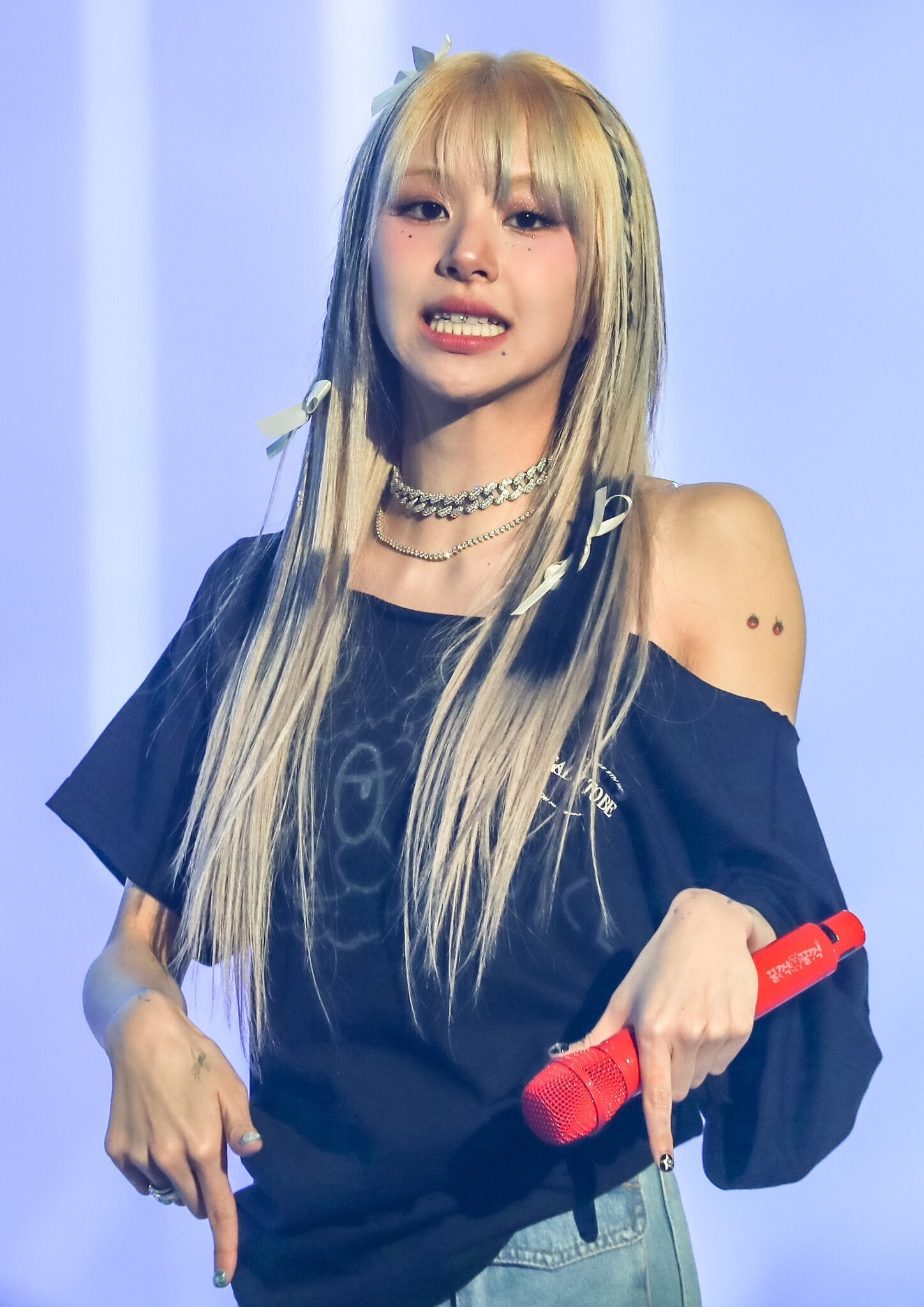 TWICE member slipped her hand to reveal a bold side photo "hybrid rose ...