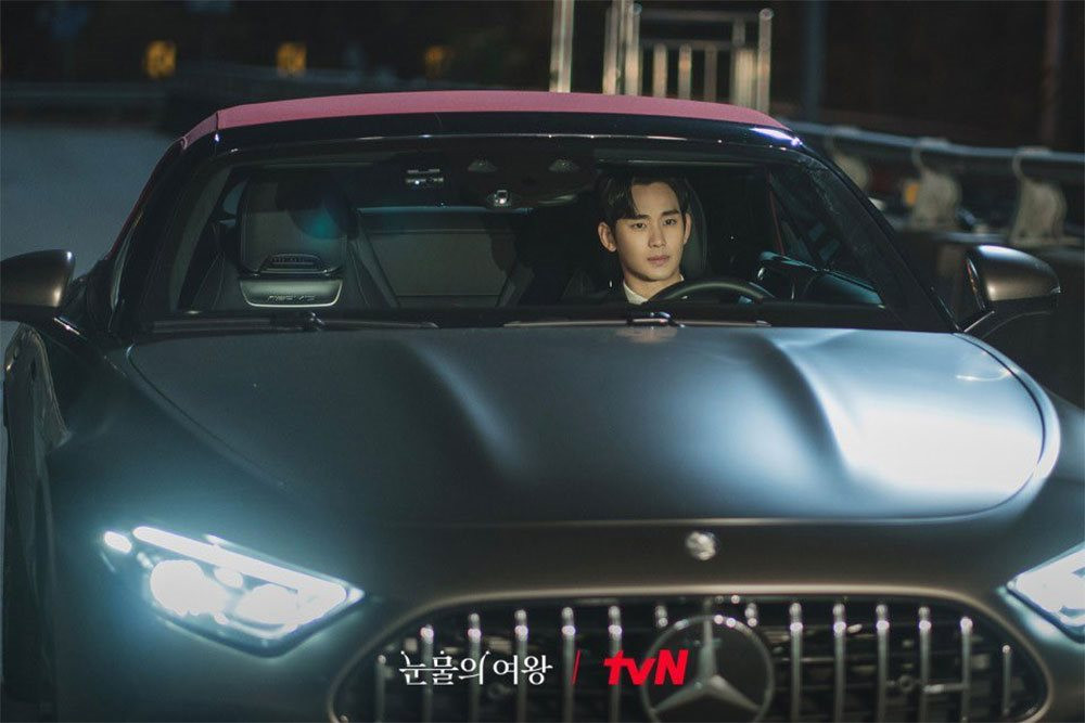Queen of Tears: Nói không với xe Hàn, Hae In và Hyun Woo chuộng thương hiệu xe ngoại đắt đỏ mà ...