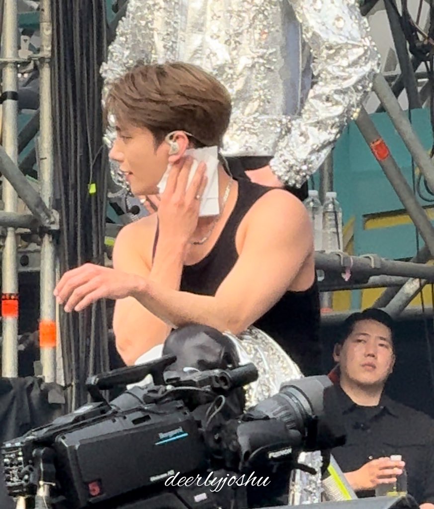 The moment "nation's husband" Mingyu took off his shirt and wiped his ...