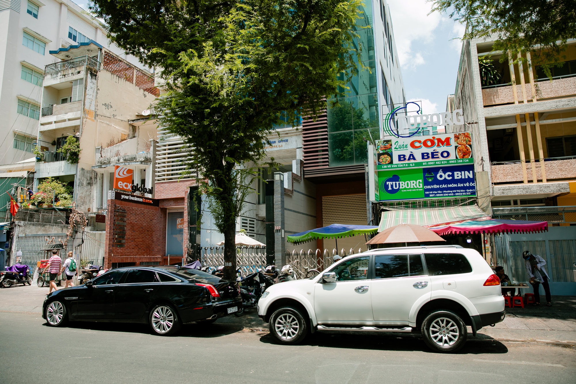 Có gì ở cơm Bà Mập: Một con mực nhồi thịt 170k, Mercedes và BMW xếp ...