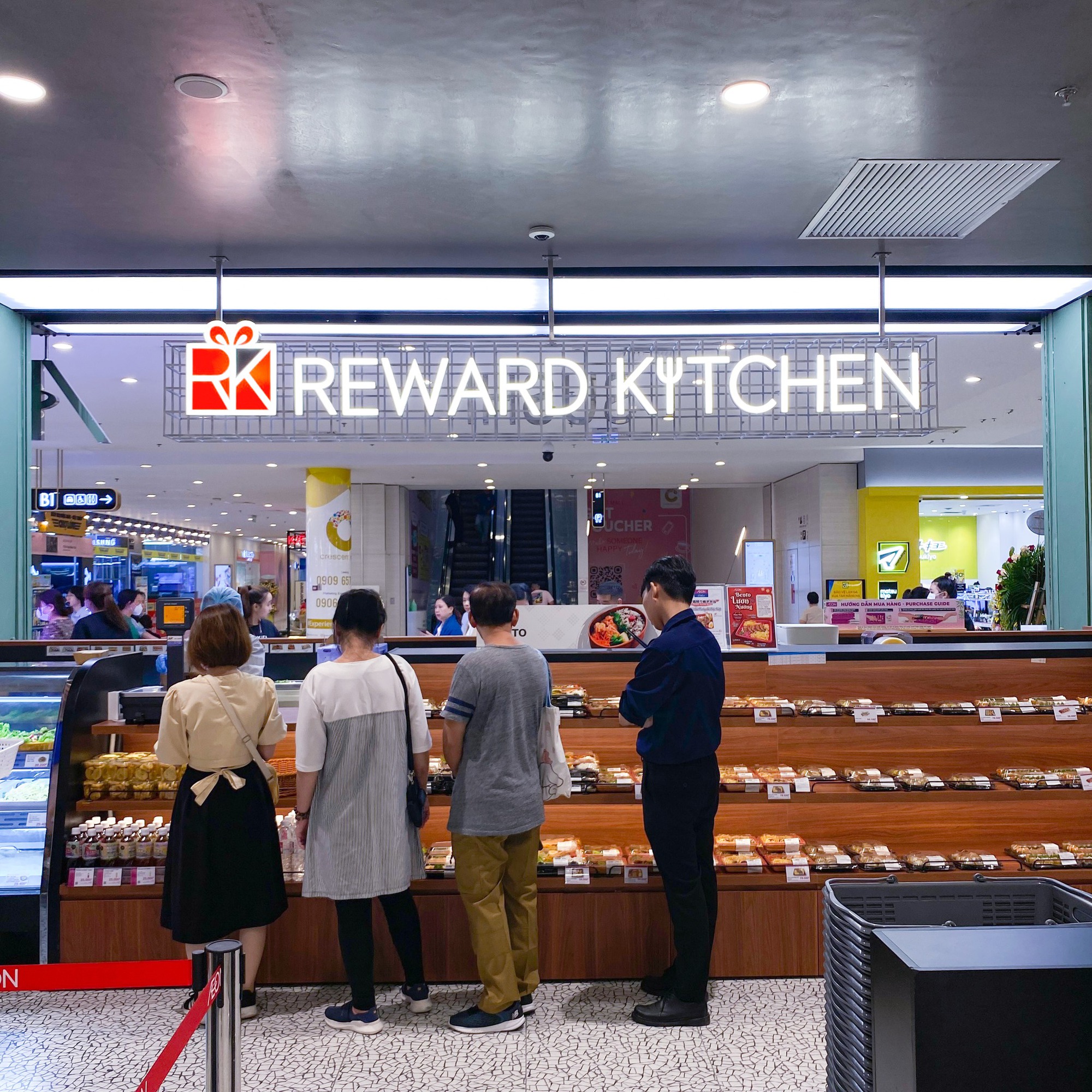 TP.HCM: AEON vừa khai trương chi nhánh gần trung tâm đã hút khách đông ...