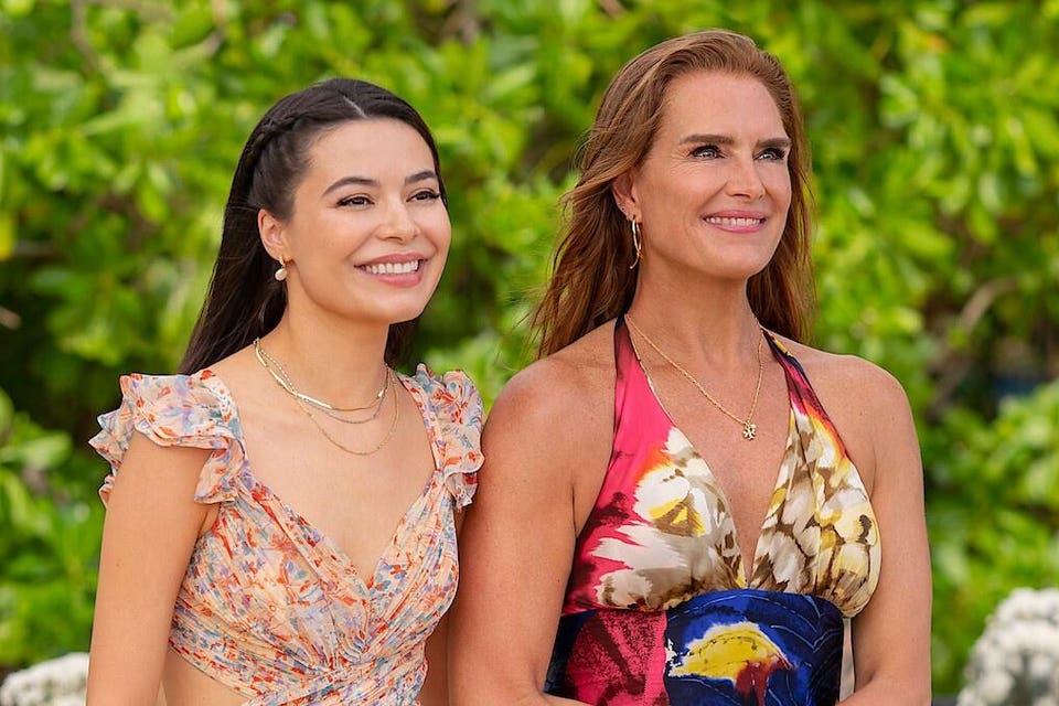 Mother of the Bride đứng top 1 toàn cầu dù bị chê đáng quên nhất năm