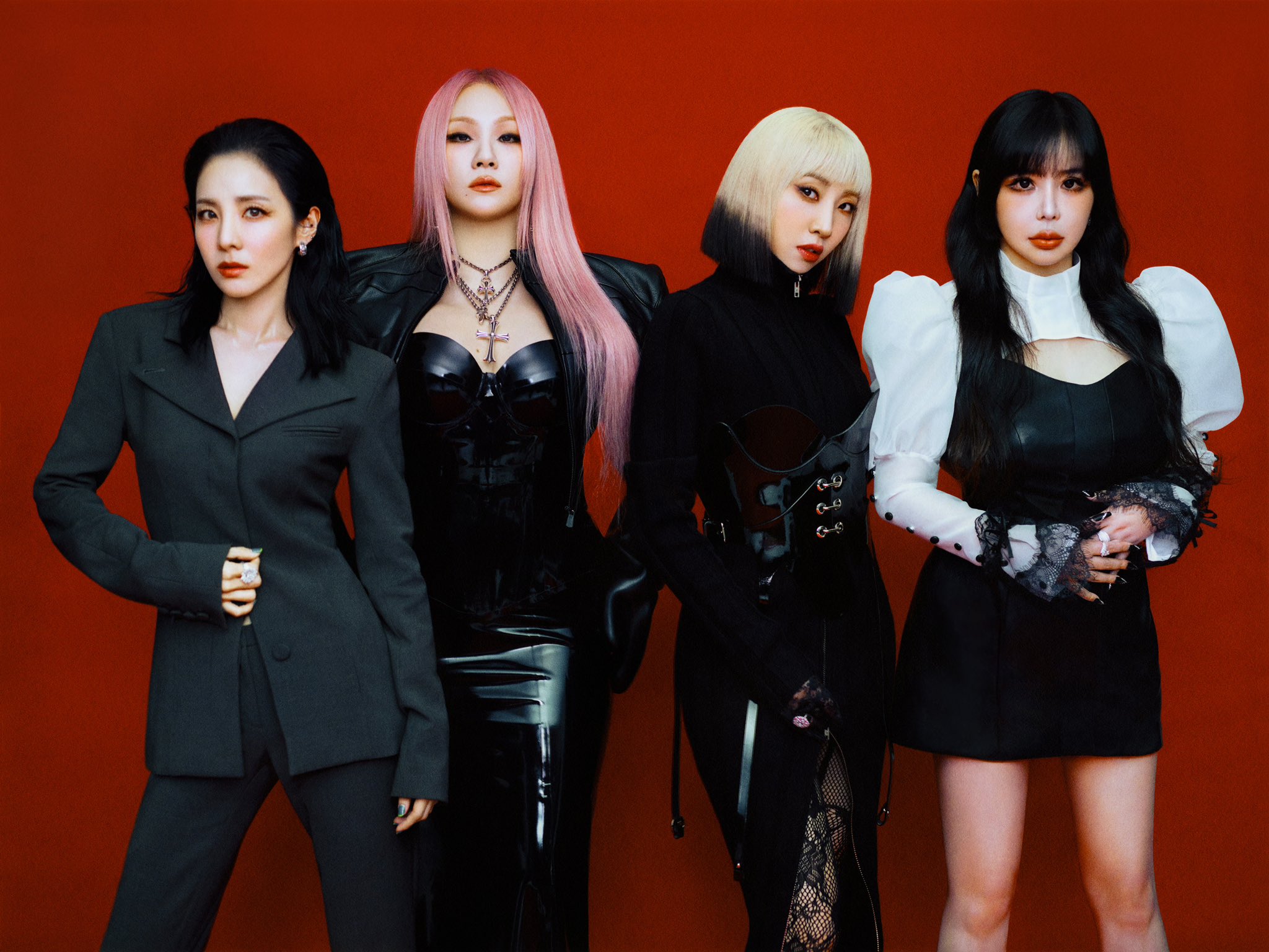 2NE1 tái hợp trong bộ ảnh kỉ niệm 15 năm debut, 4 cô gái mỉm cười hạnh phúc bên nhau thật xúc ...