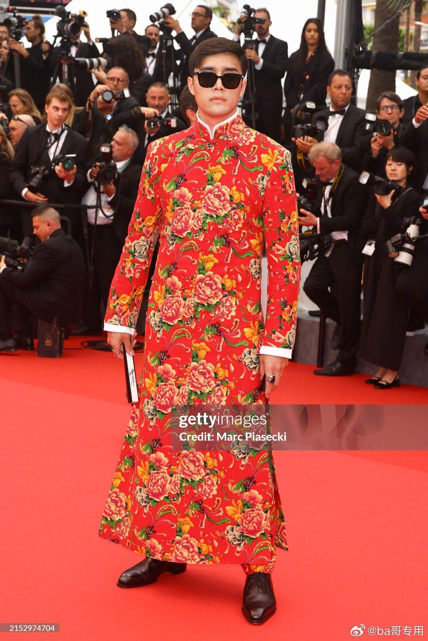 Sao ăn mặc lố lăng phản cảm trên thảm đỏ Cannes