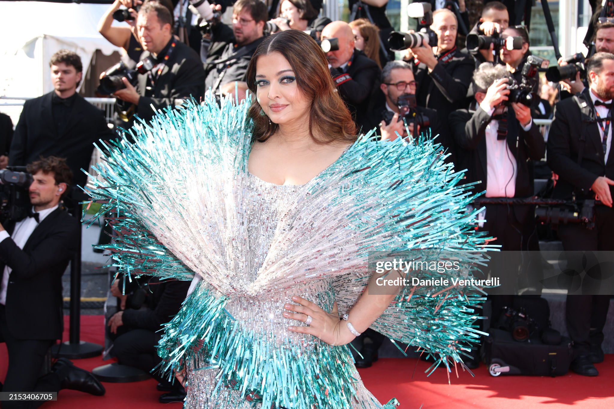 Thảm đỏ Cannes ngày 4: Thảo Nhi Lê hóa Cinderella, Emma Stone - Eva ...