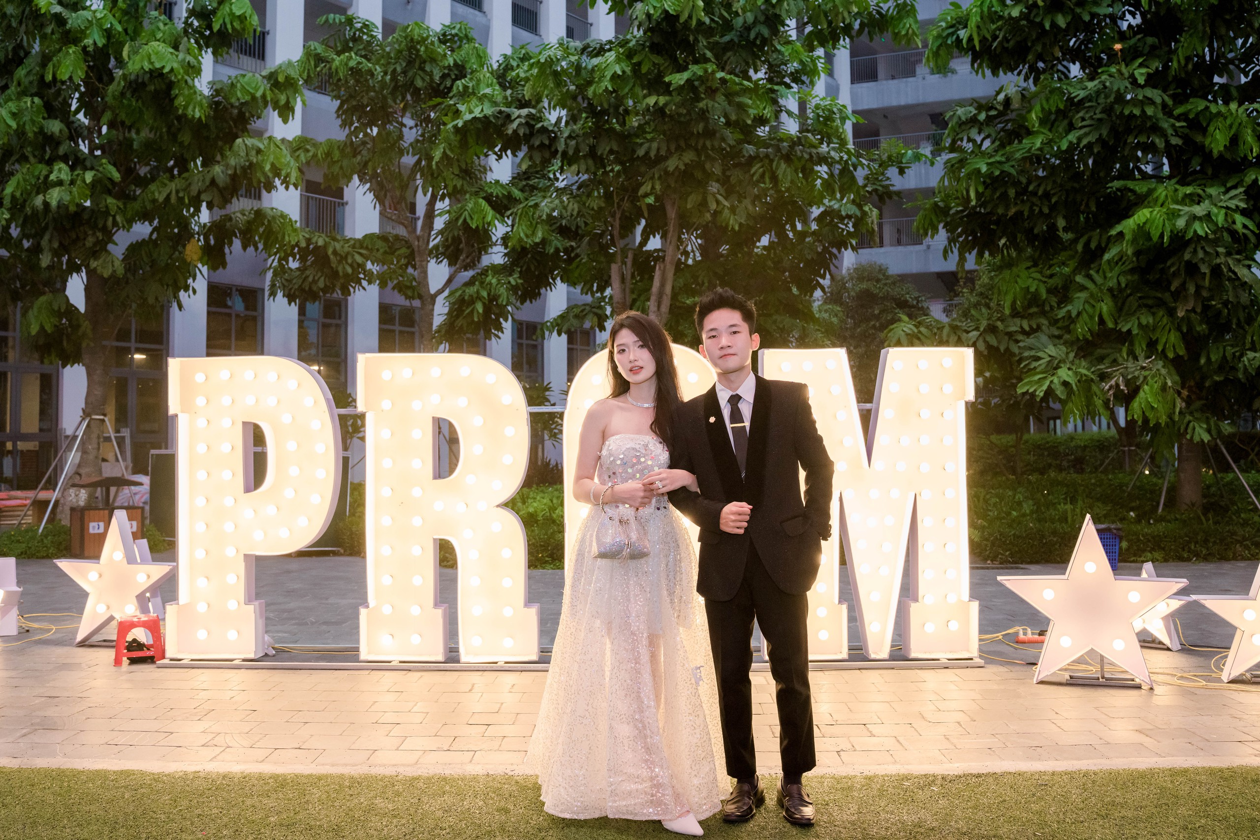 Ngắm mãi không chán nhan sắc dàn trai xinh gái đẹp Marie Curie trong ...